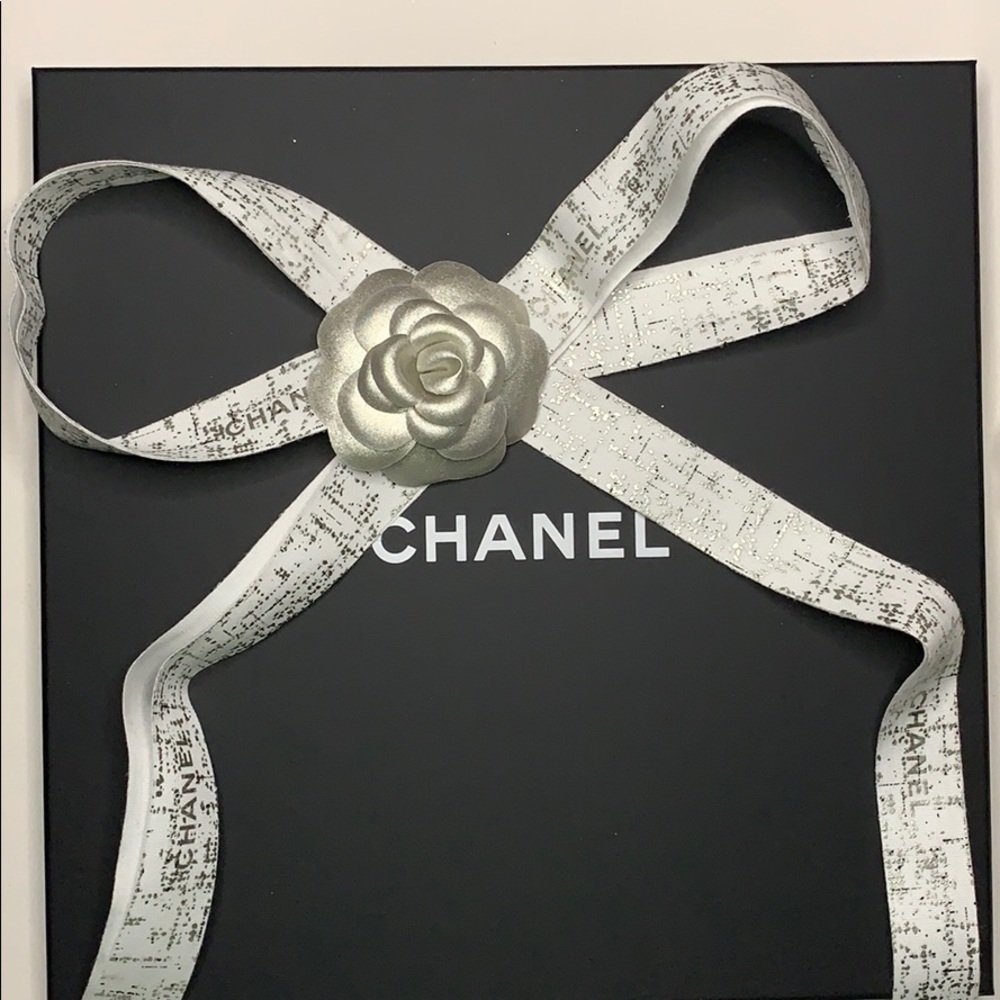 Chanel Holiday Ribbon & Silver Flower - Gem